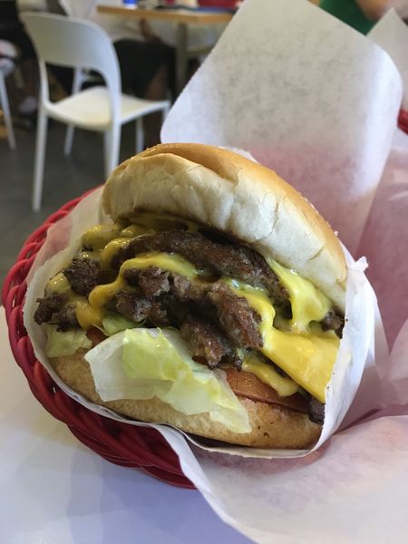 California Burger restaurant in Jeddah | KSARestaurant - discover new ...