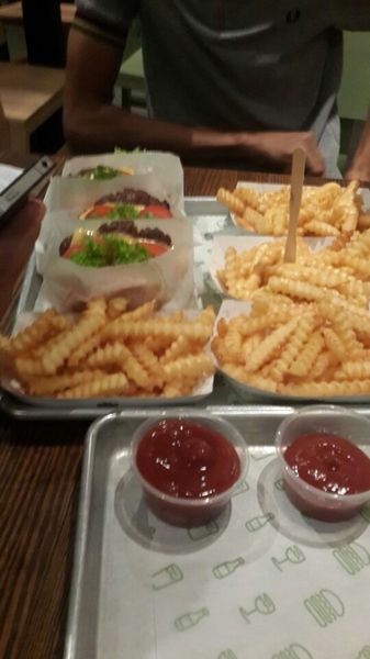Shake Shack restaurant in Jeddah | KSARestaurant - discover new ...